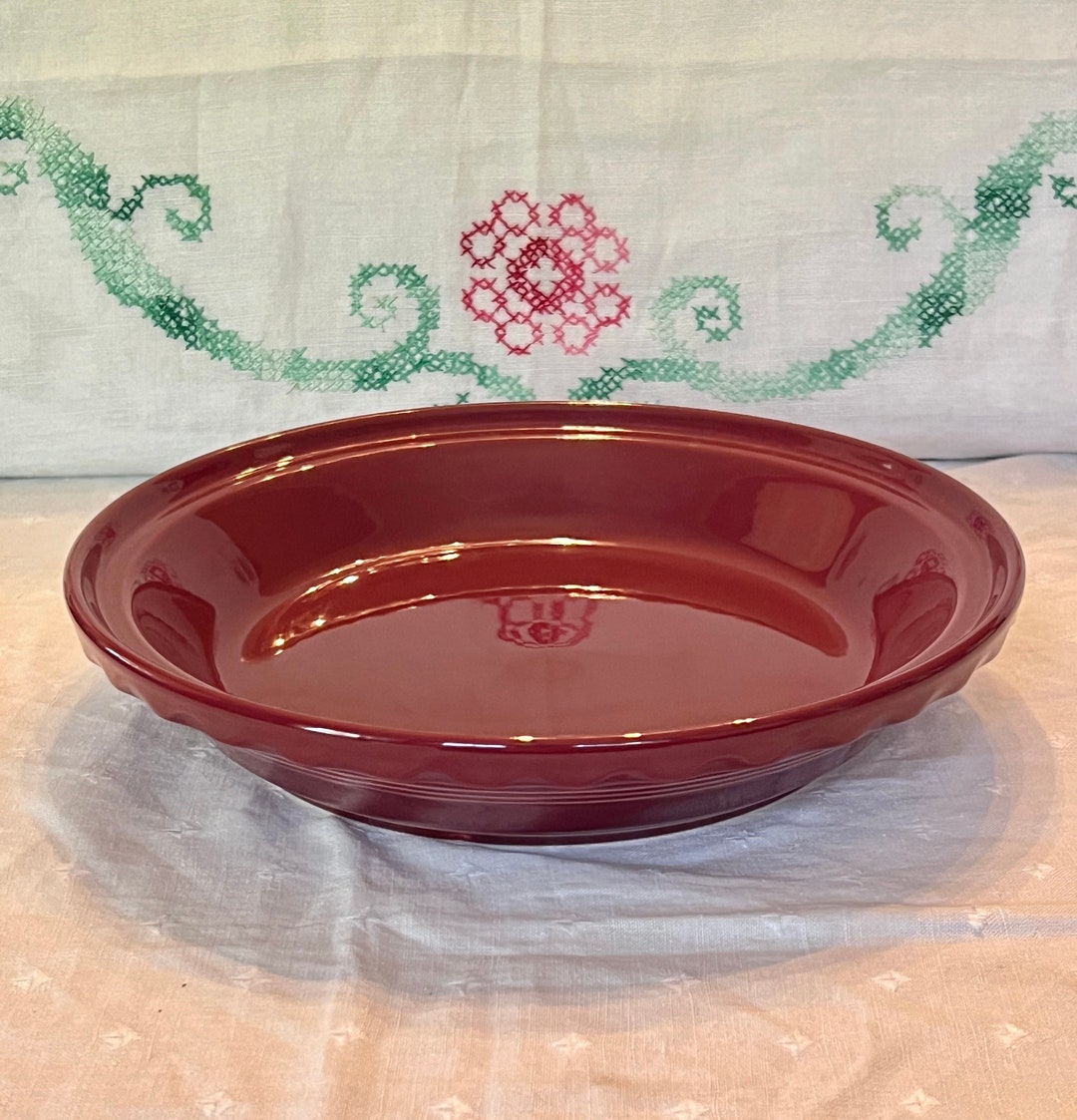 Fiesta 10” Deep Dish Pie Plate • Cinnabar 2000 Yr of Intro • Vintage ...