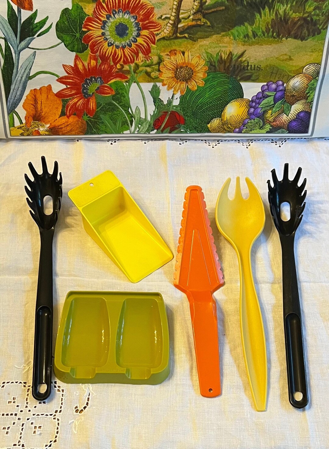 Tupperware Kitchen Gadgets: Vintage Pie Server, Flour Scoop, Salad ...