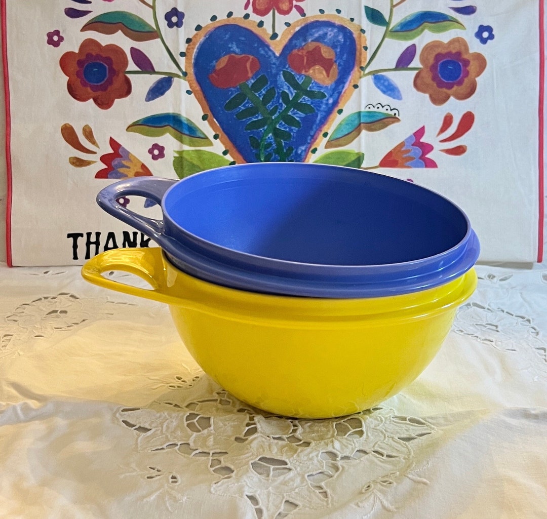 Vintage Tupperware Set of 2 Thatsa Bowls 6c/1.4l 3056 1 Blue 1 Yellow ...