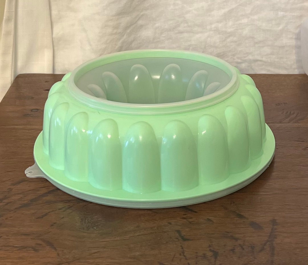 Vintage Tupperware Mint Green Jello Mold With Sheer Seal #1201, 1202 ...