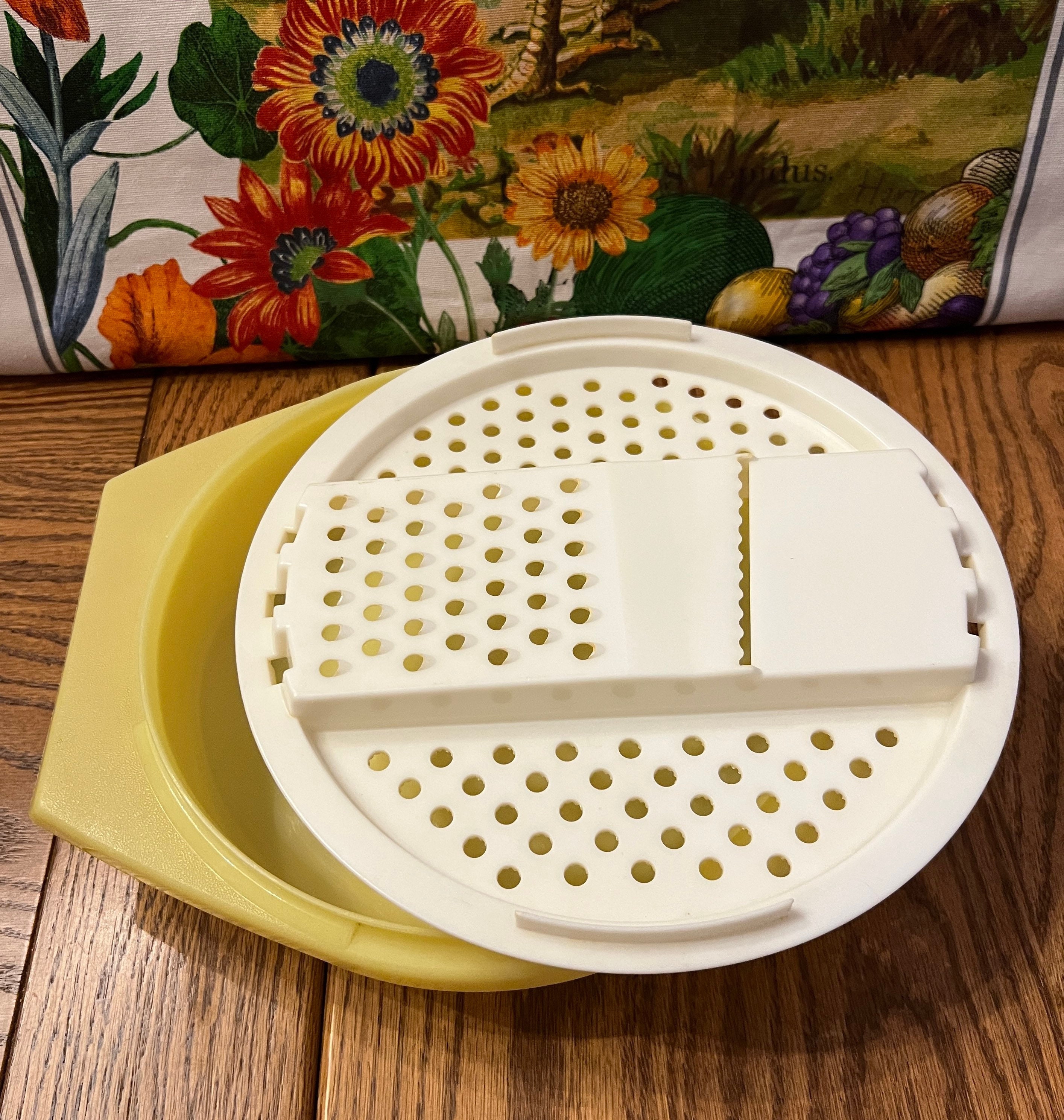 Tupperware Yellow/White Cheese Grater 787 & Bowl 786 - Etsy.de