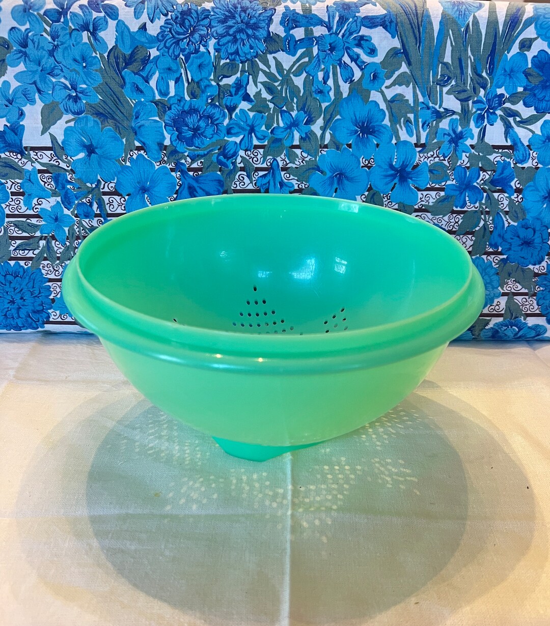 Tupperware 2 Qt. Colander Jadeite Green - Vintage Strainer Bowl - Etsy