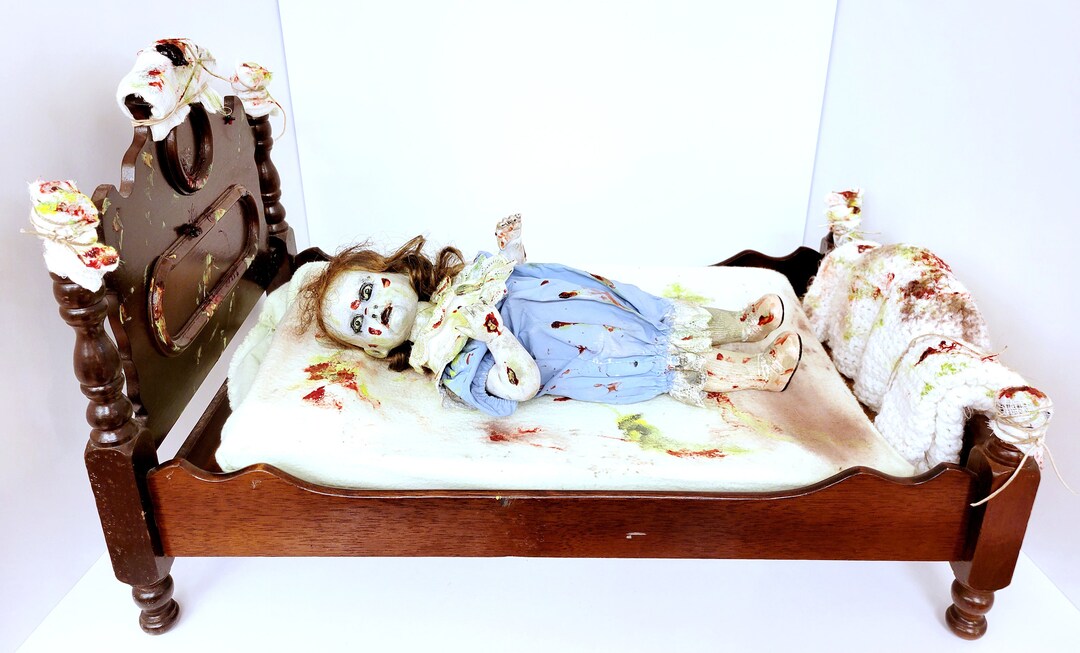 Horror Art Doll regan Exorcist Diorama One-of-a-kind ZEP Horror ...