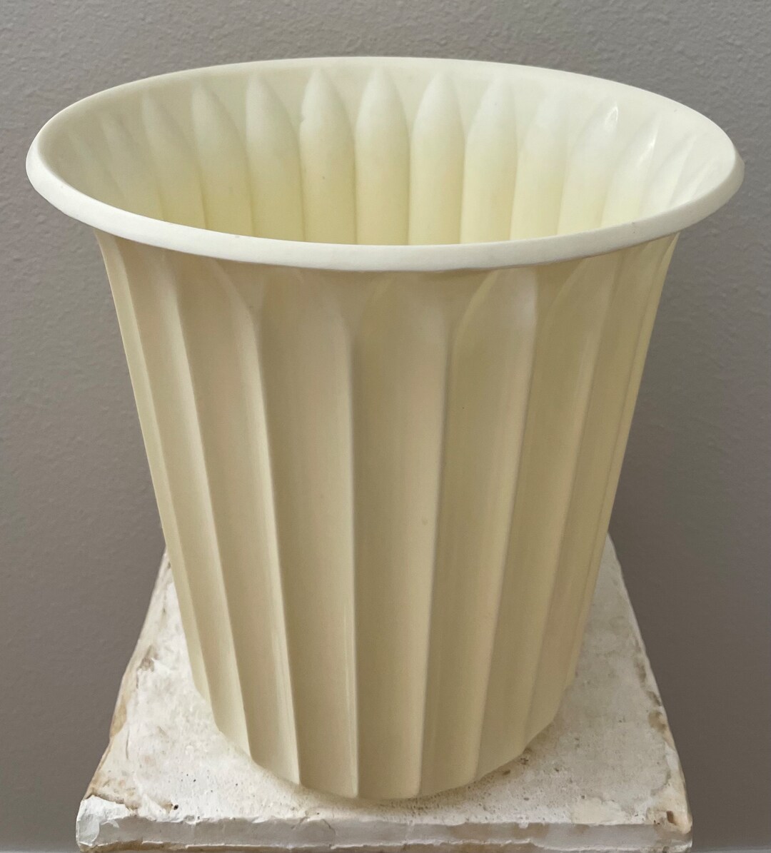 Vintage Cream Trash Can / Vintage Fluted Garbage Can / Pleated Beige ...