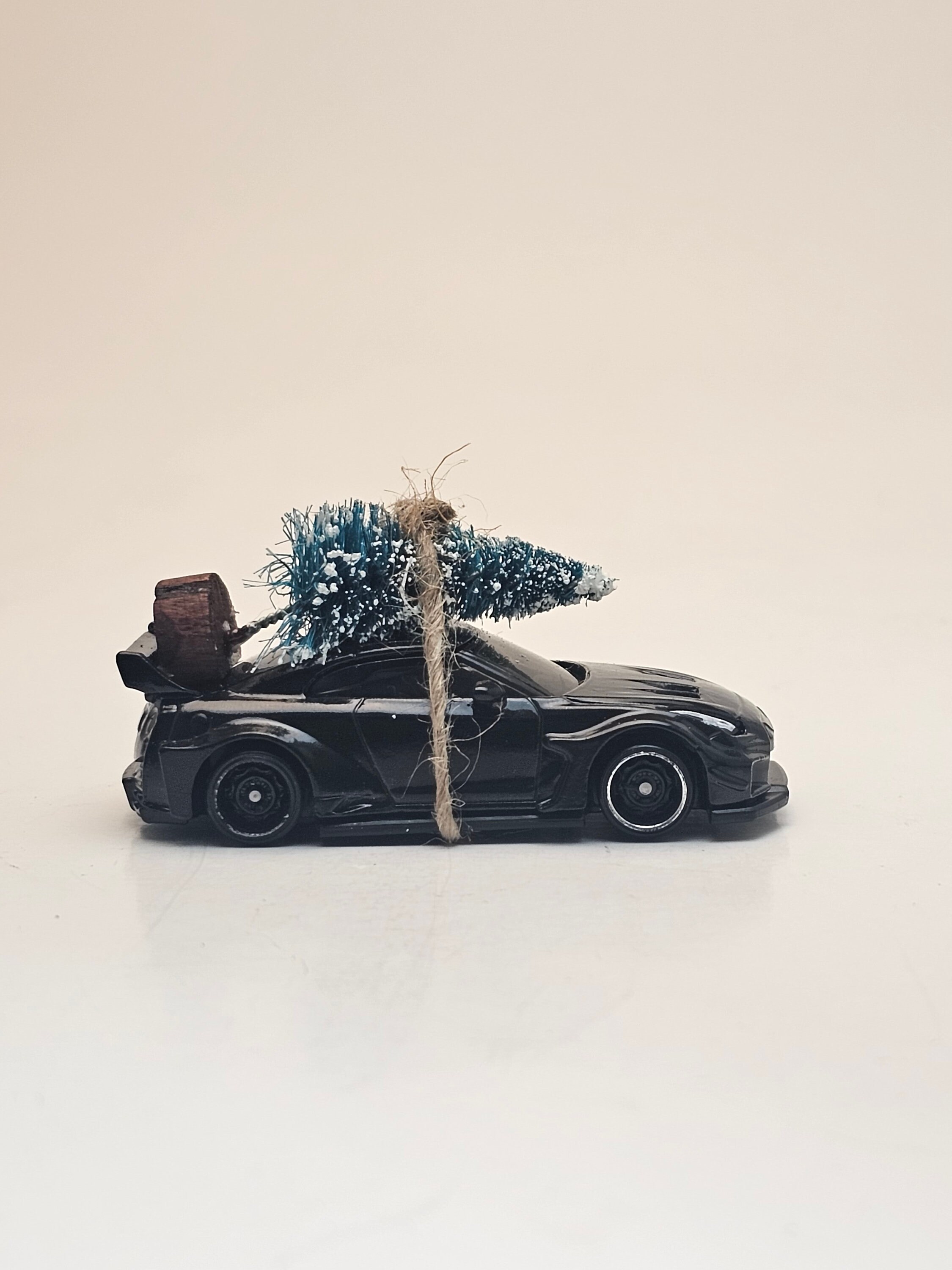 Nissan GTR R35 Carrying Christmas Tree Ornament Birthday Gift - Etsy