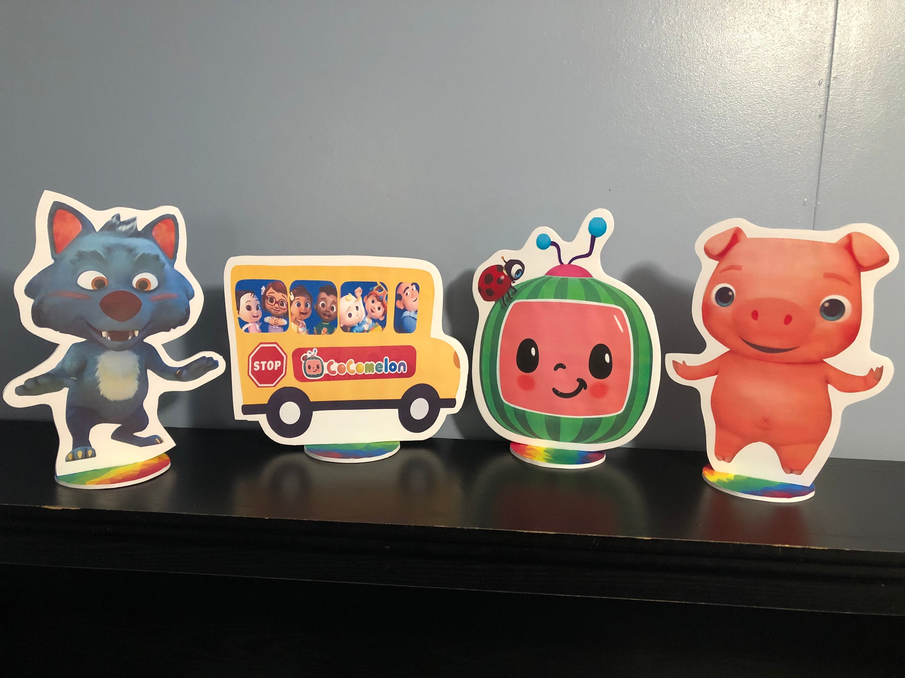 Cocomelon cutouts stand - Etsy España