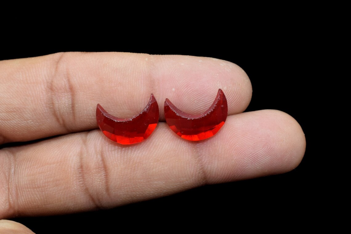 Garnet Moon Brioletteshand Carved Moon Briolettesgarnet - Etsy