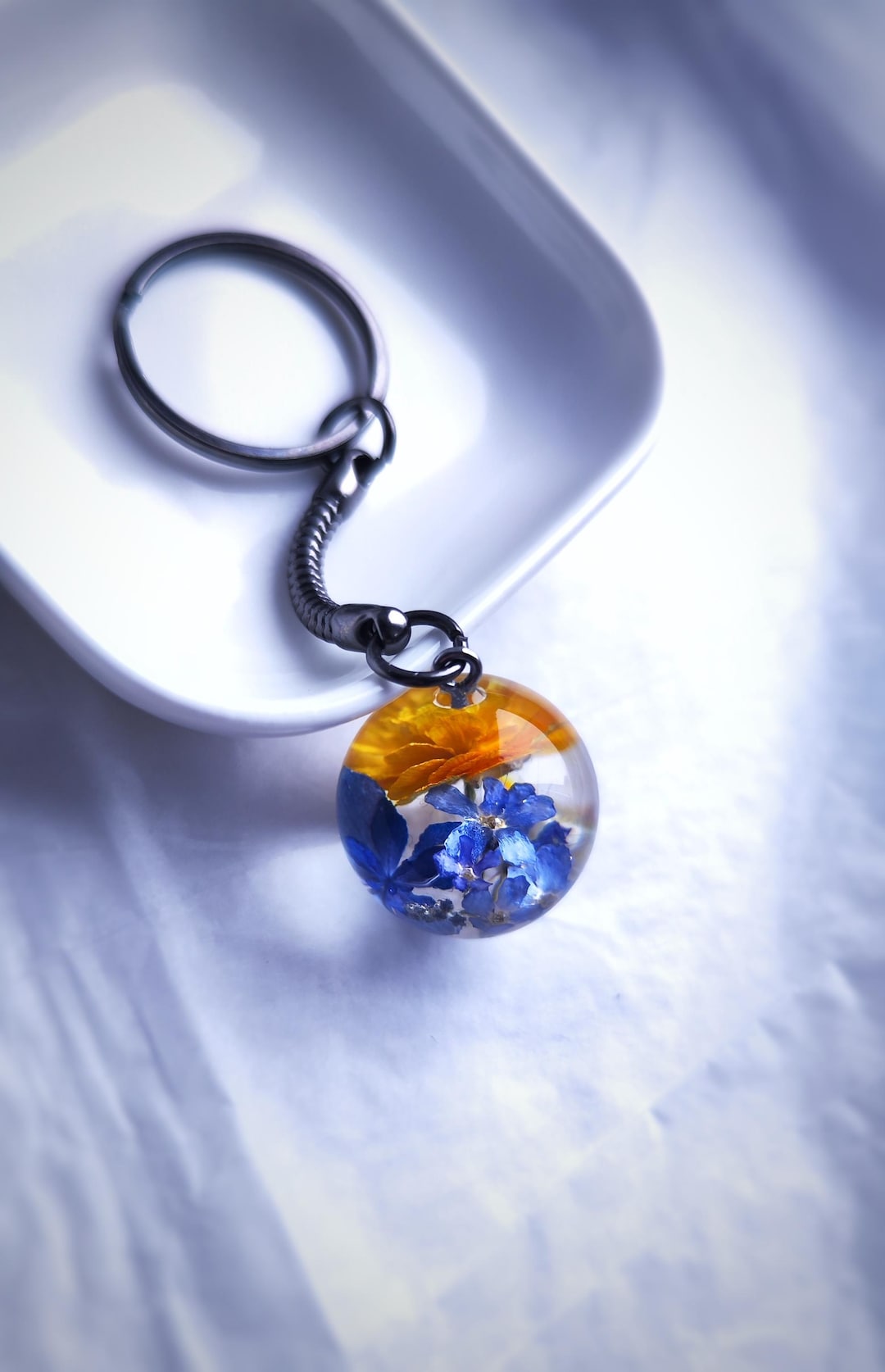 Epoxy Resin Keychain. Real Dried Flowers in Resin Orb Keychain ...