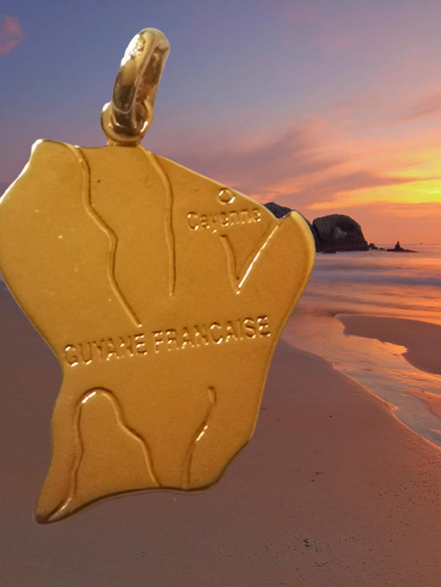 Pendentif en plaqué or Guyane - Etsy Canada