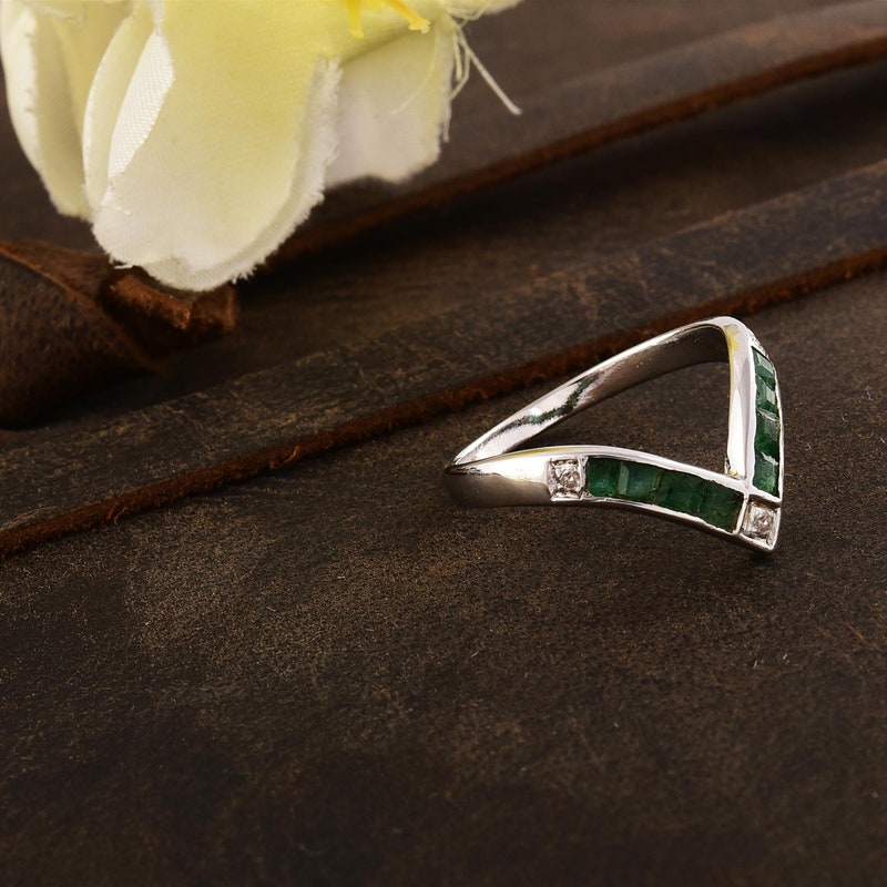V Shape Ring - Etsy