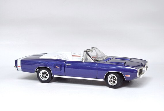 Road signature diecast store