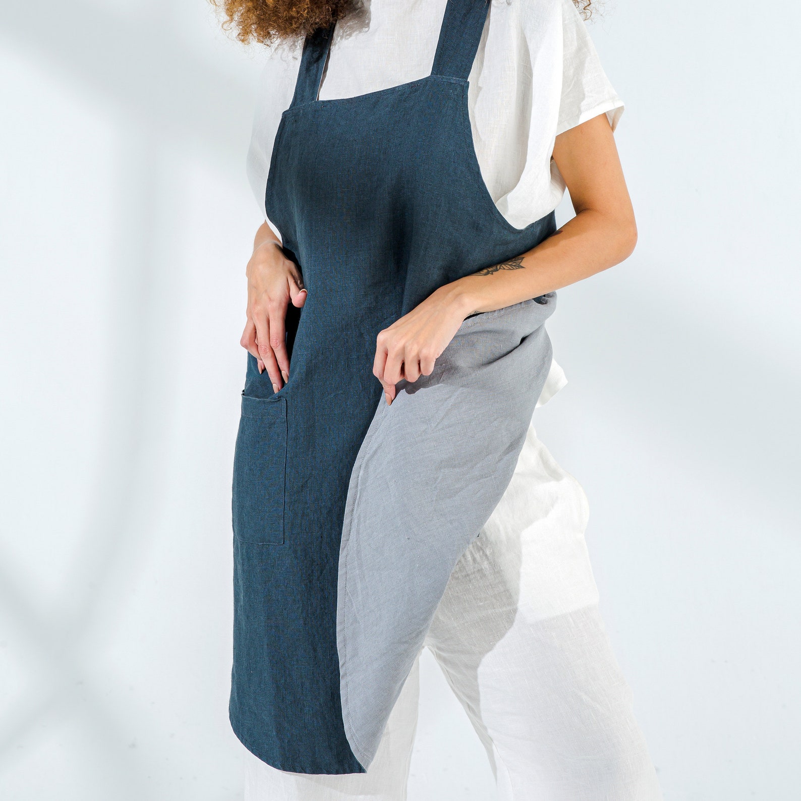 Cross Back Linen Apron With Pockets Reversible 2 Color Japan Linen ...