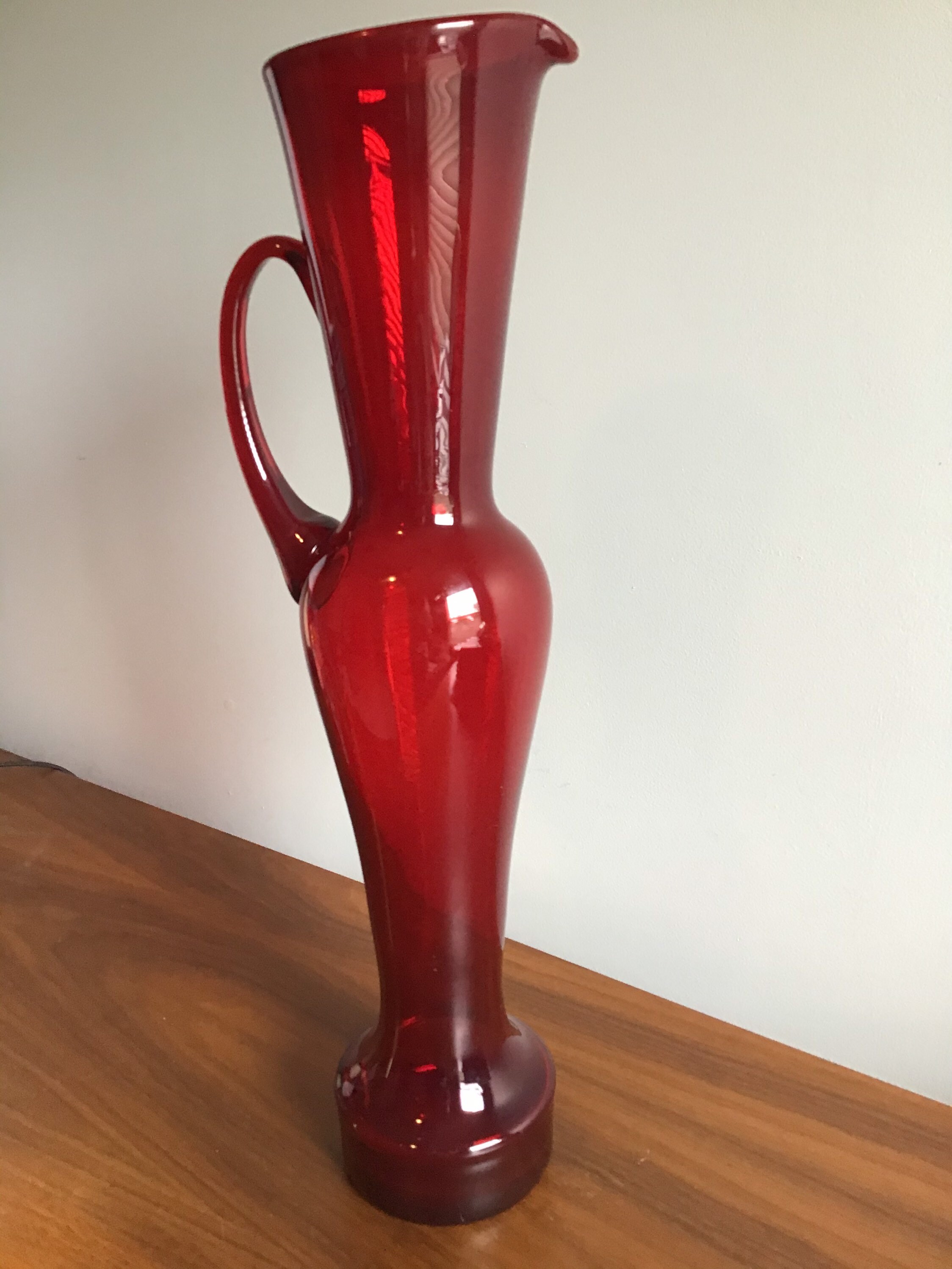 Rare form large Mid Century Italian glass pitcher in ruby red - Etsy.de