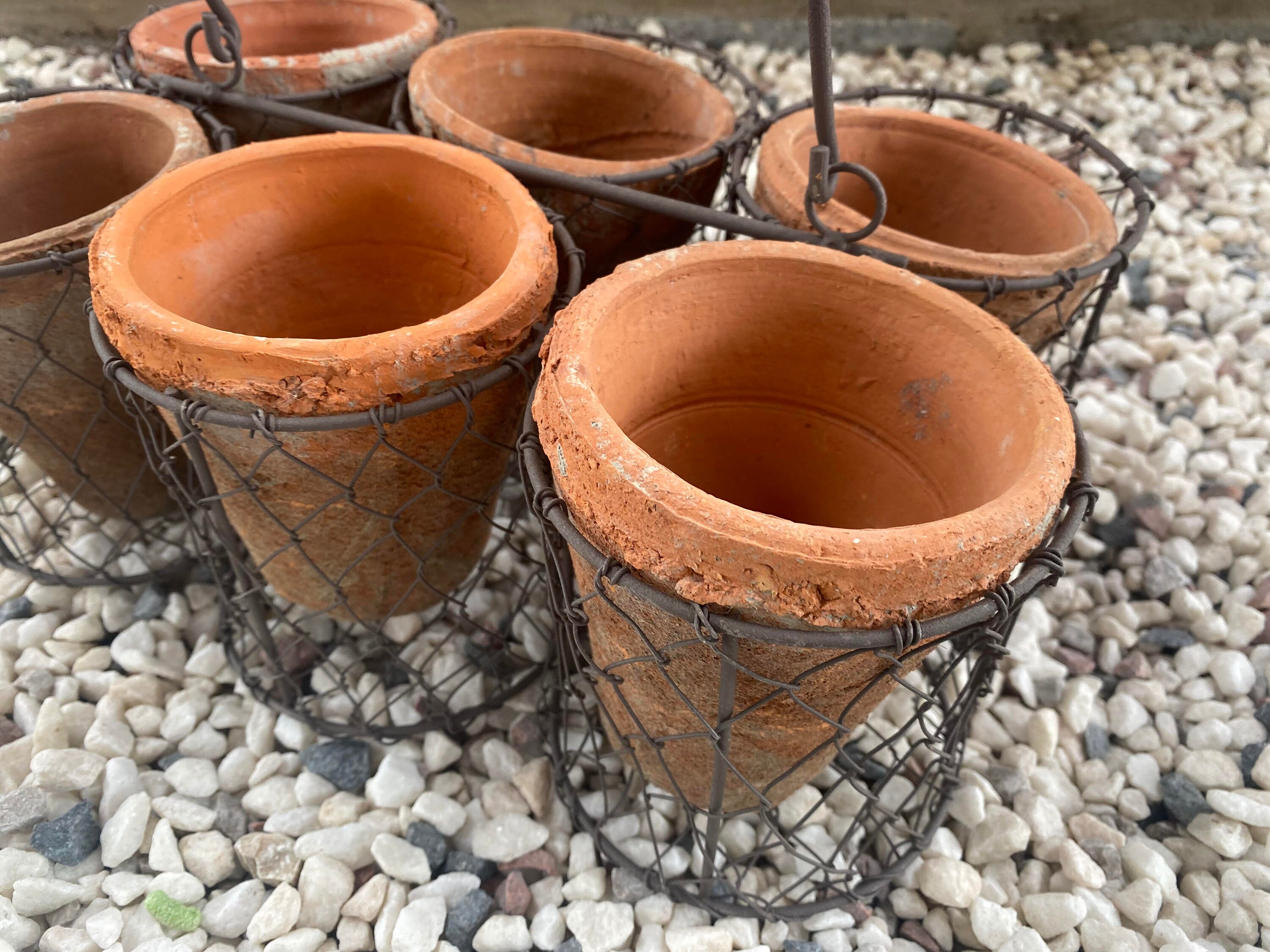 6 Terracotta Pots Inside of a Wire Basket - Etsy