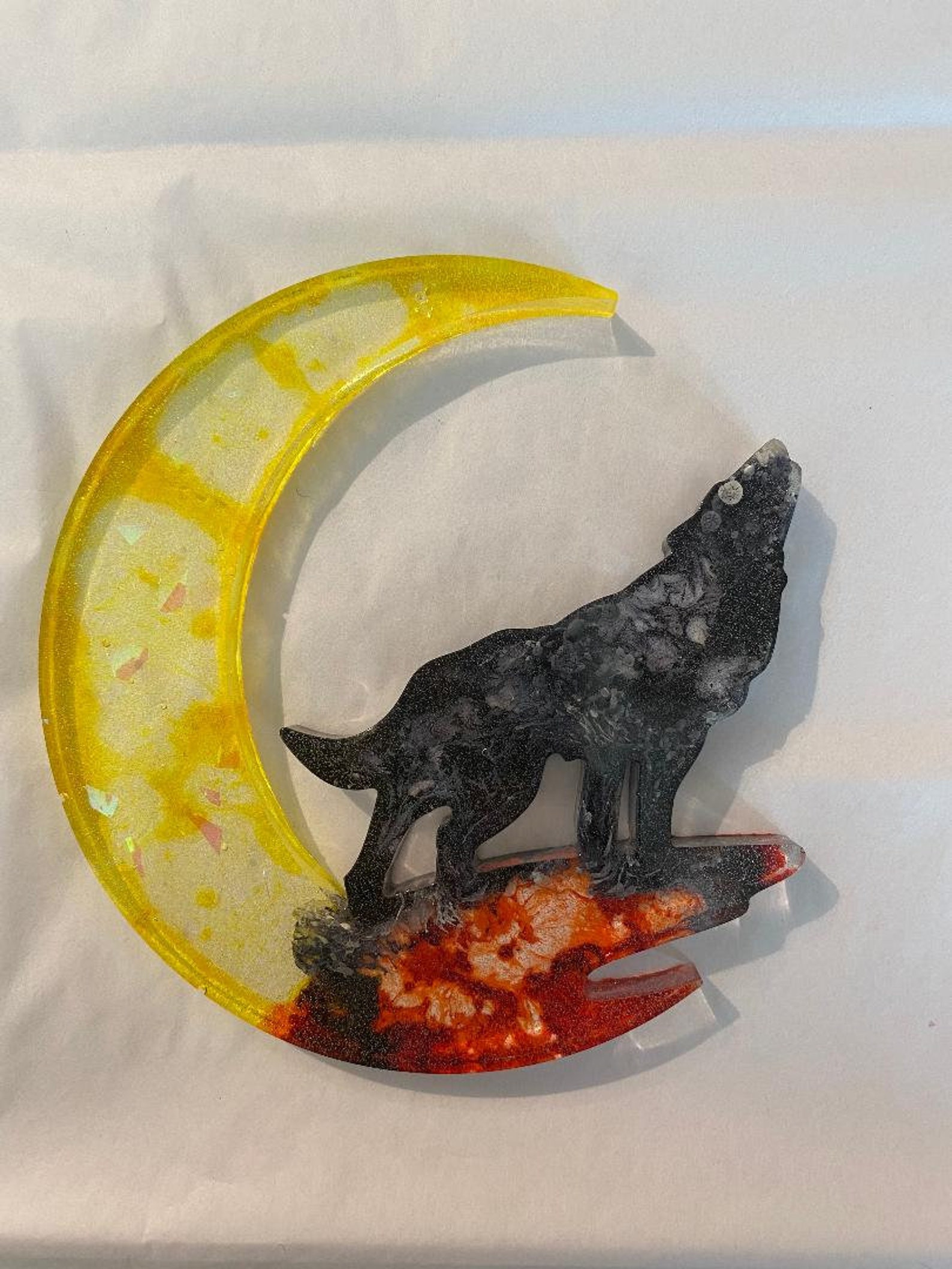 Resin Wolf in the Moon - Etsy Denmark