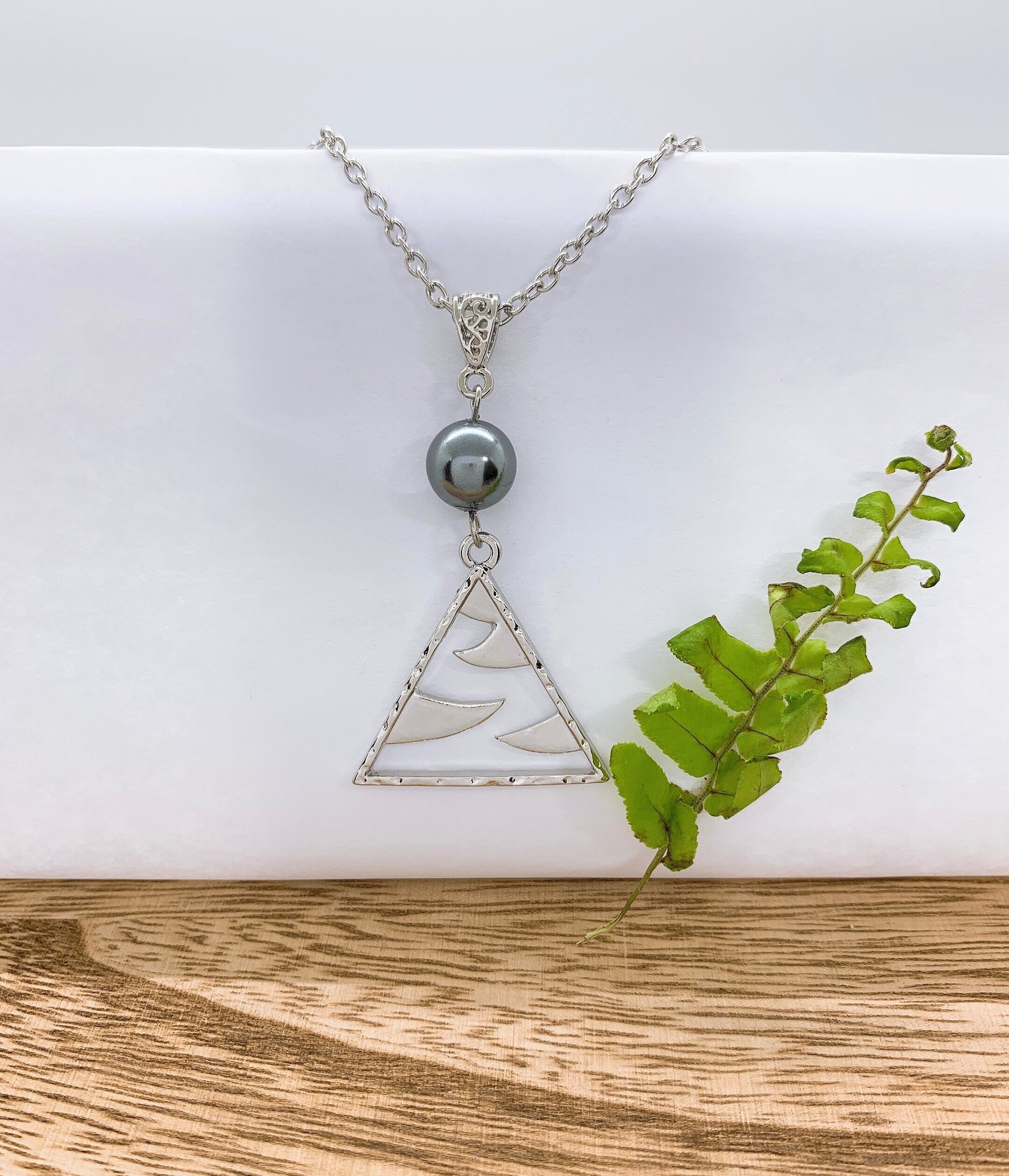 Hawaiian ‘ahu ‘ula (feather Cloaks) Design With Shell Pearls Hamilton ...