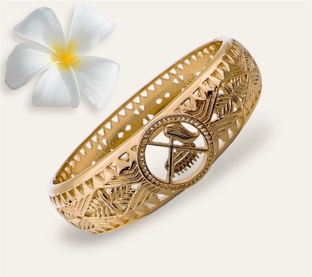 Samoa Seal Hamilton Gold Open Hinge Bangle - Etsy