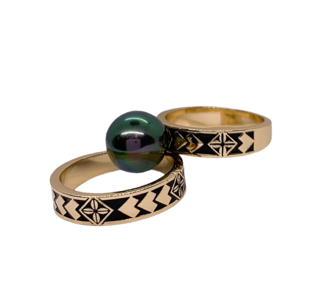 Polynesian / Hawaii Tribal Black Enamel Hamilton Gold Ring With Shell ...