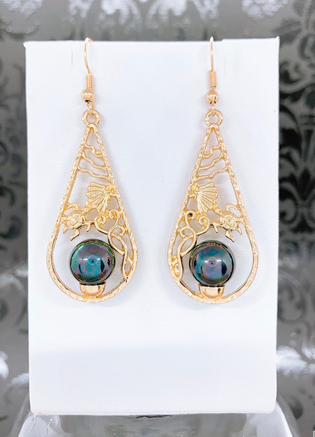 Hawaiian Shell and Honu (sea Turtle) Teardrop Shape With Peacock Shell ...