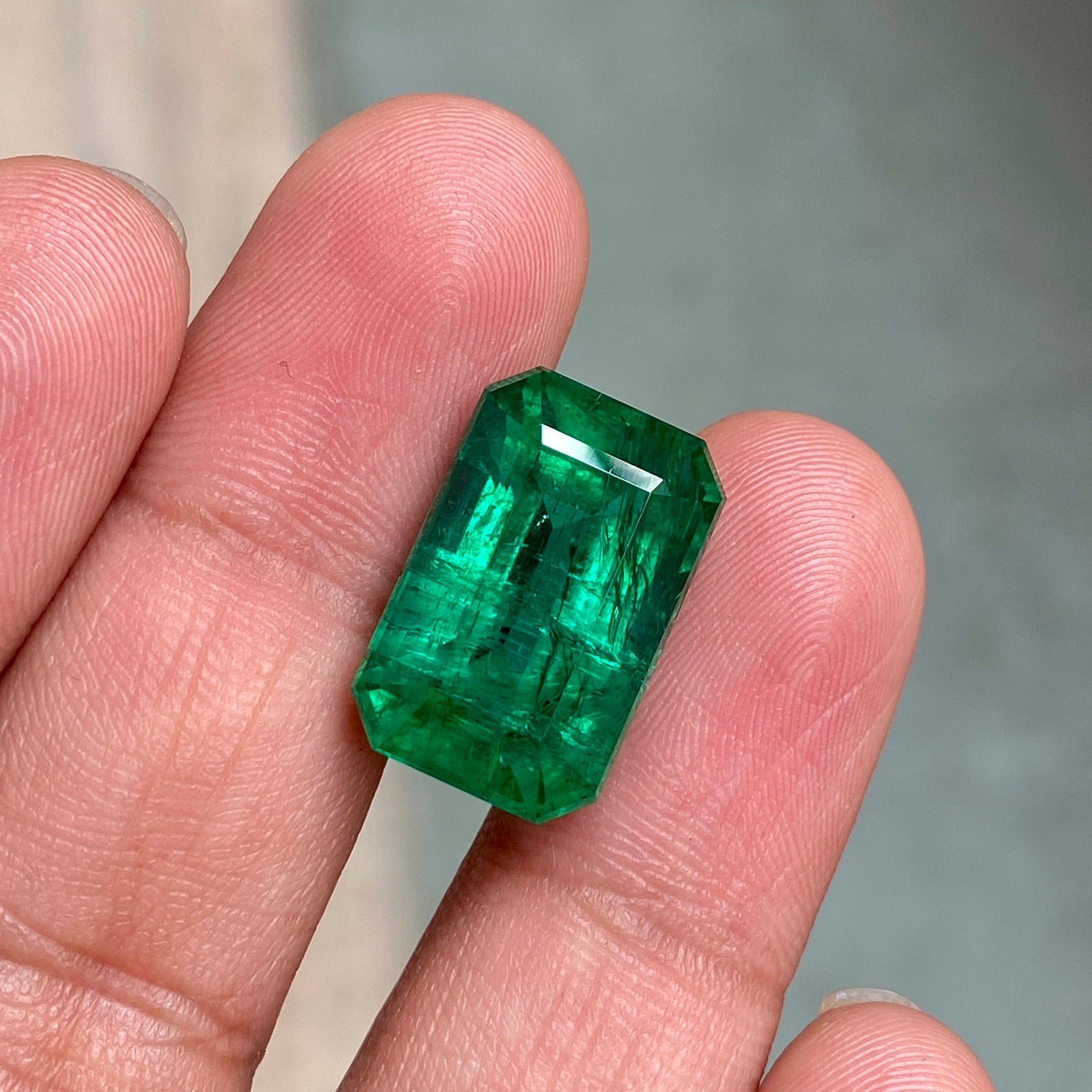 Natural Emerald , 23.45 Carats ,royal Green Emerald , 19.5x12.50 MM ...