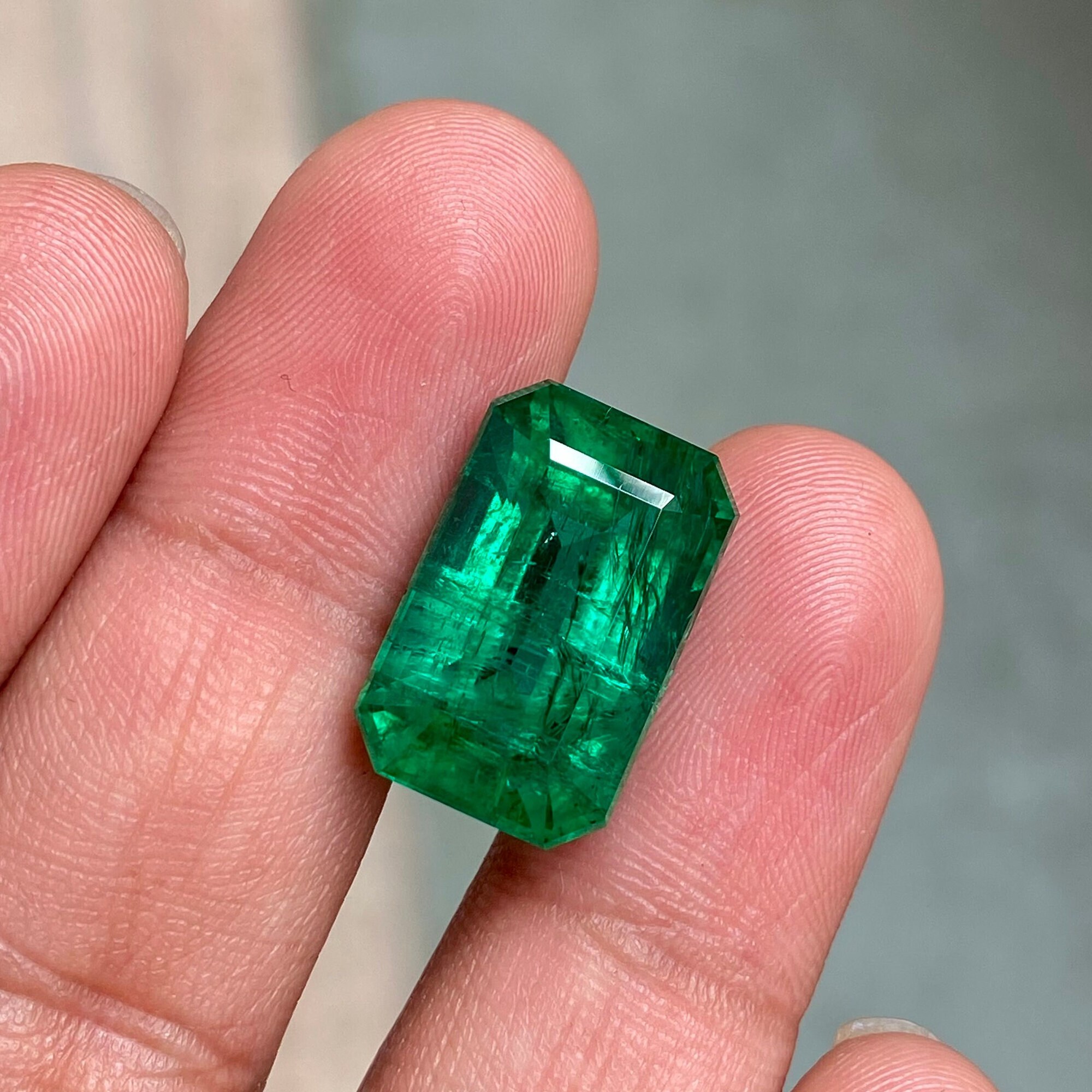 Natural Emerald , 23.45 Carats ,royal Green Emerald , 19.5x12.50 MM ...