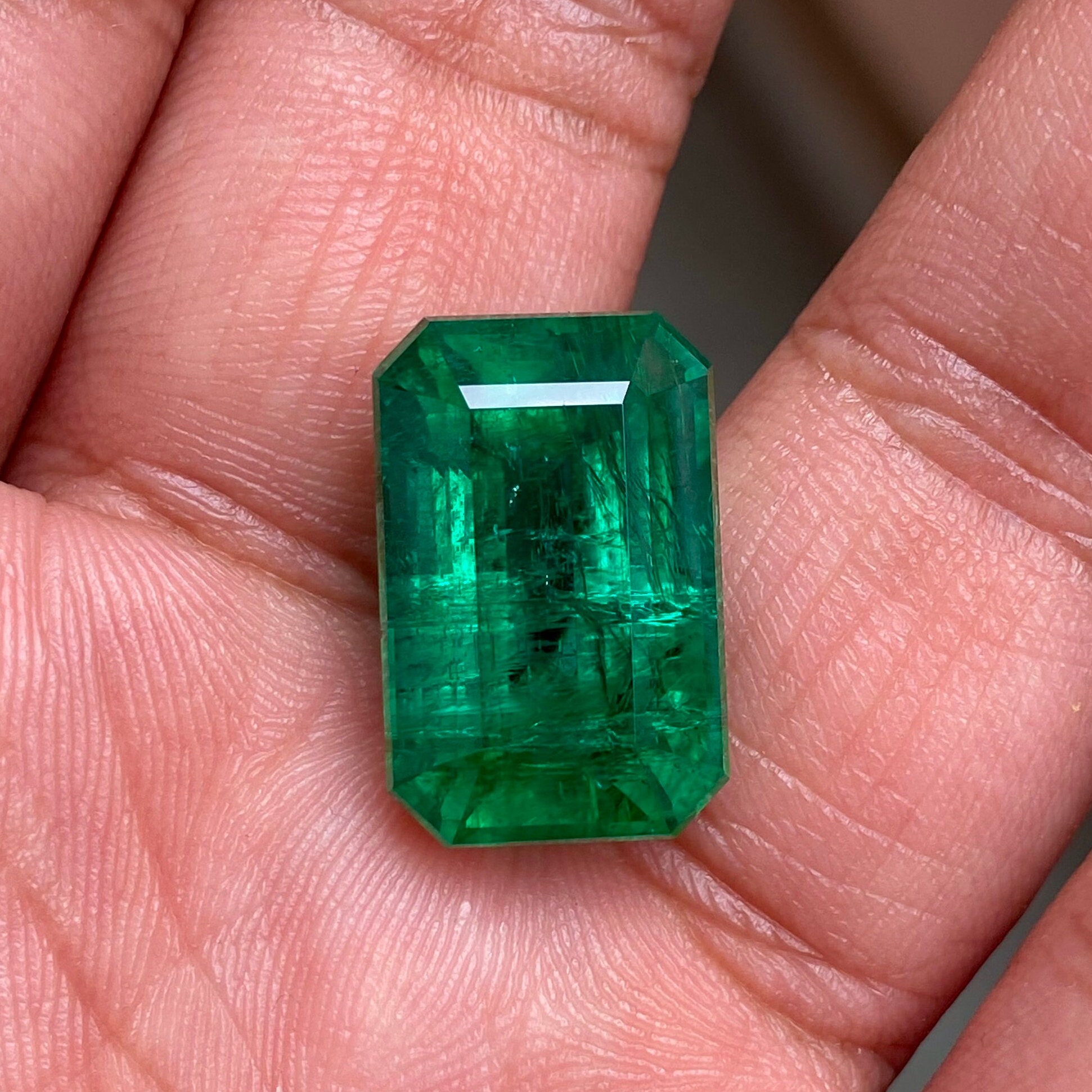 Natural Emerald , 23.45 Carats ,royal Green Emerald , 19.5x12.50 MM ...
