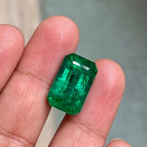 Natural Emerald , 23.45 Carats ,royal Green Emerald , 19.5x12.50 MM ...