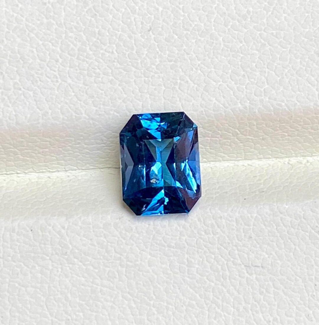 Royal Blue Sapphire - 2.20 Carats , Ceylon Sapphire , Eye Clean ...