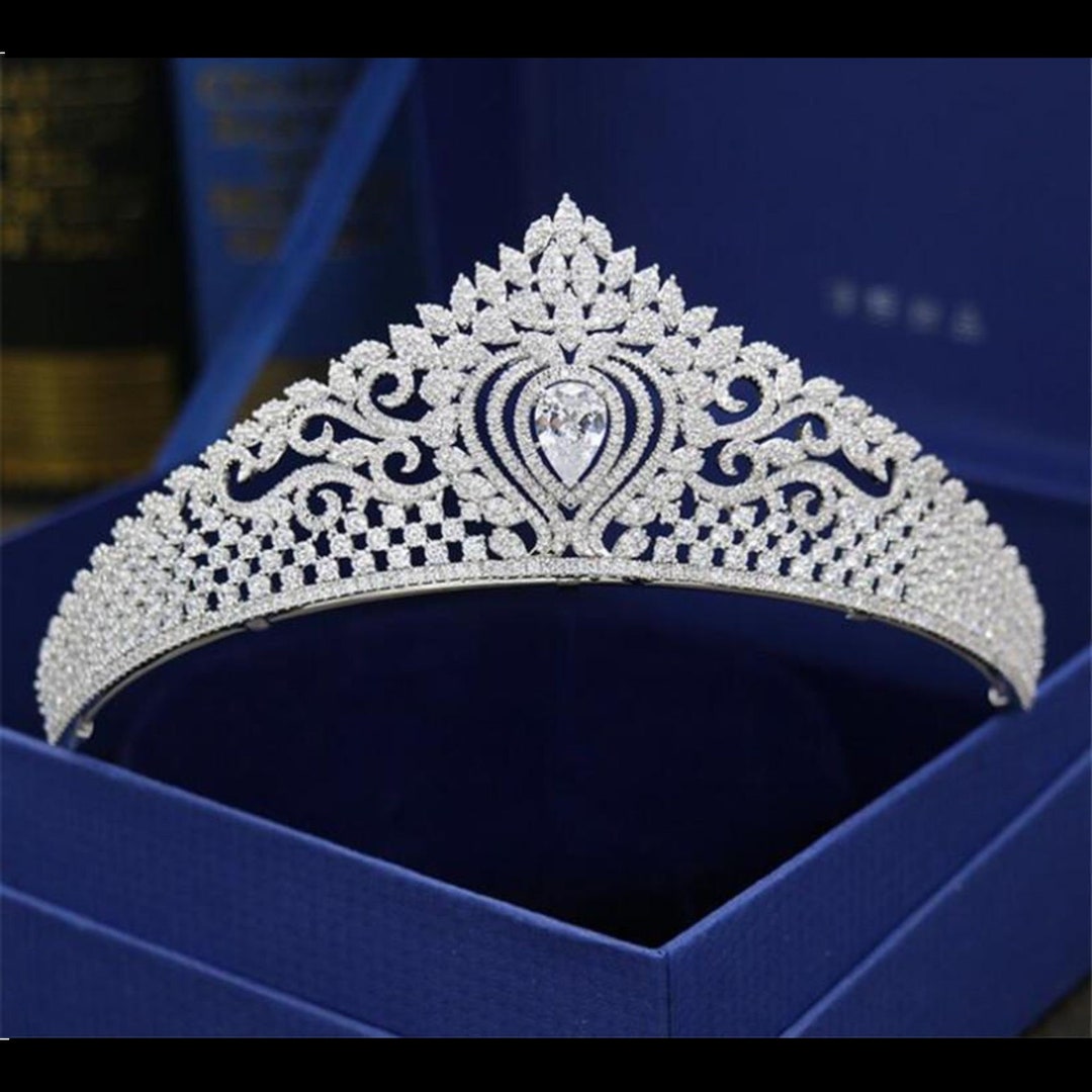 Beautiful Silver Diamond Queen Tiara/crown, 12.45ct American Diamond ...