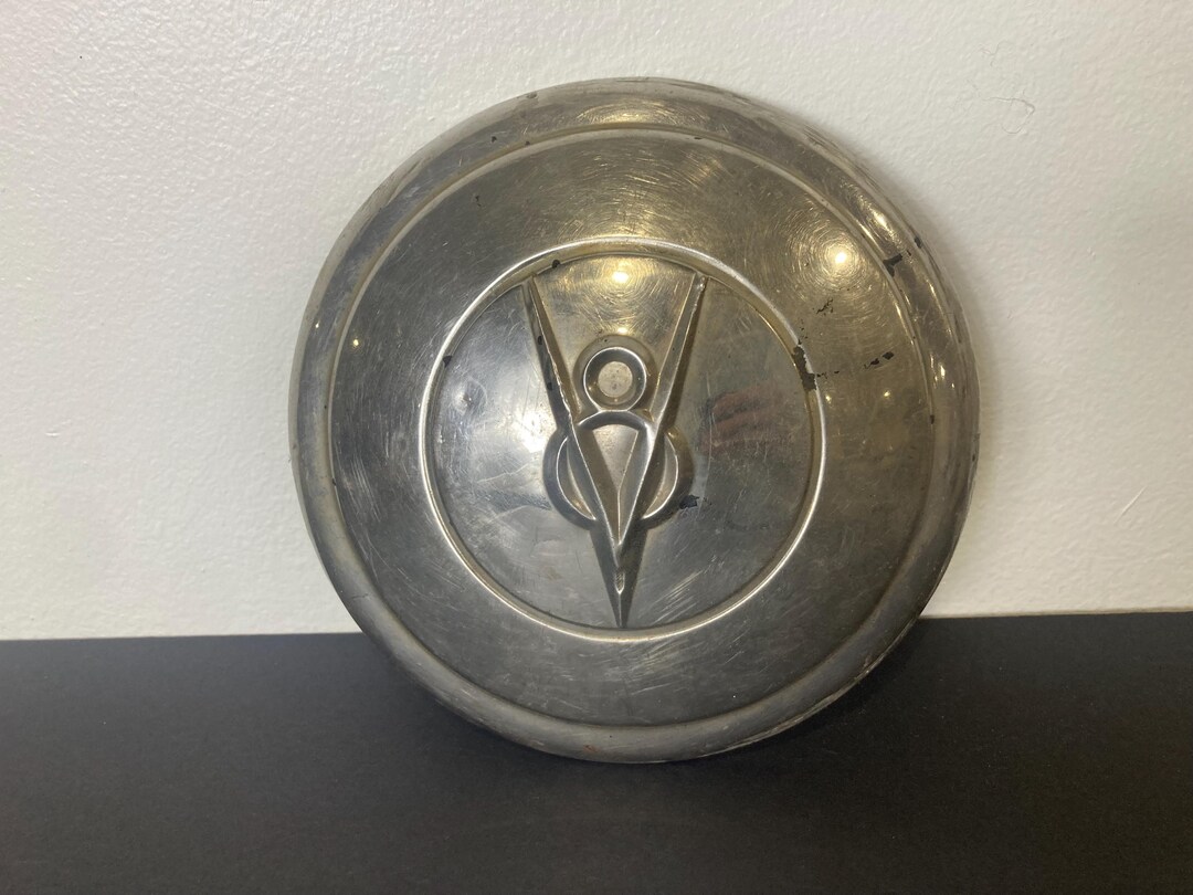 Vintage Ford V8 Hubcap - Etsy