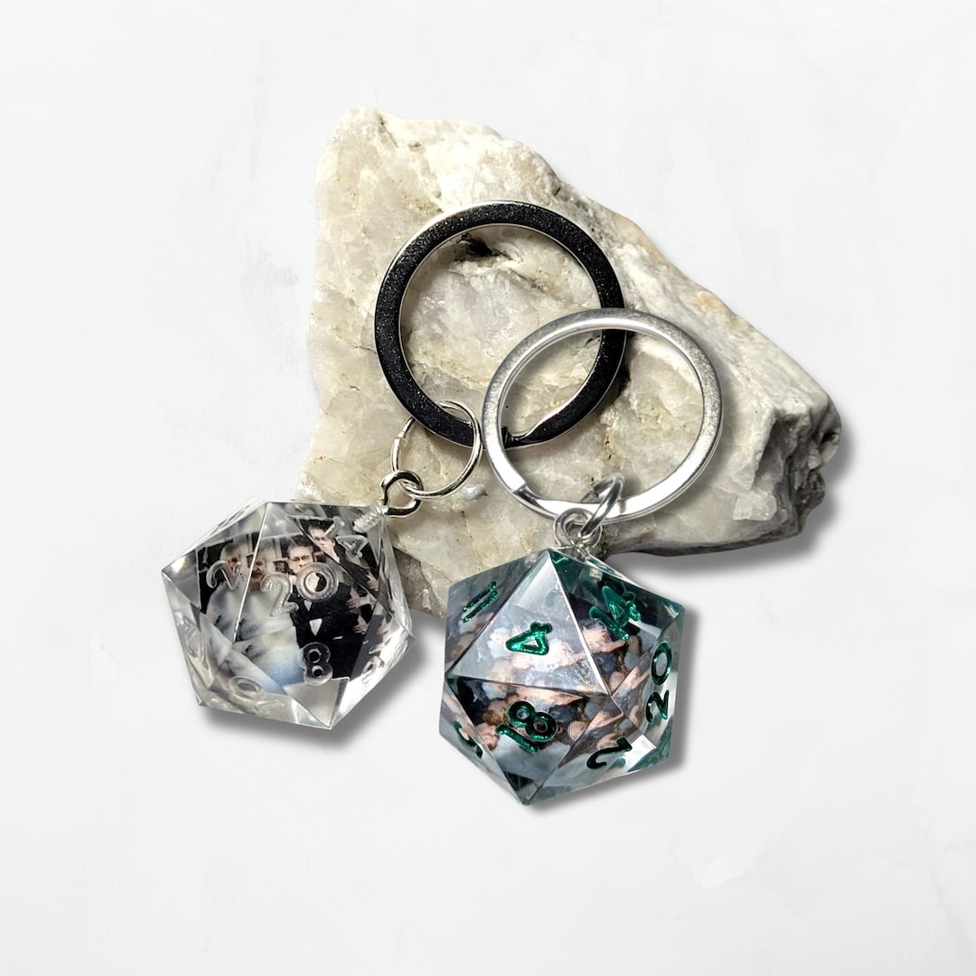 Customisable D20 Add Your Own Photo Keyring Dice DND Boardgame Glitter ...
