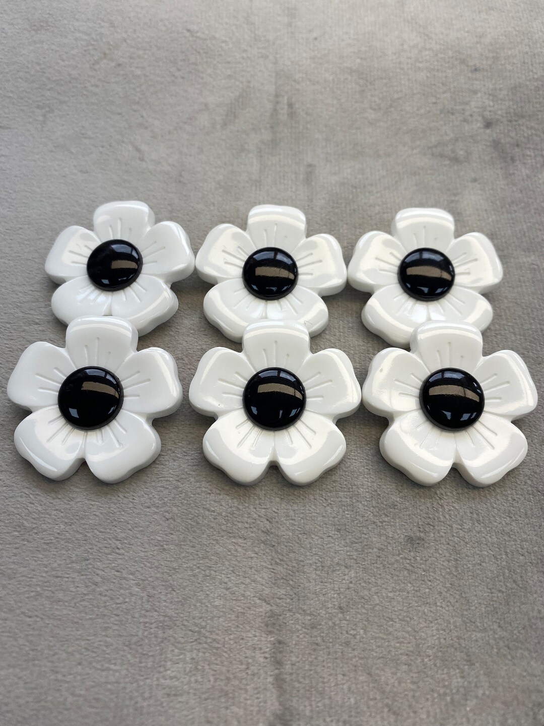 Daisy Buttons White and Black 34mm a Set of 6 - Etsy