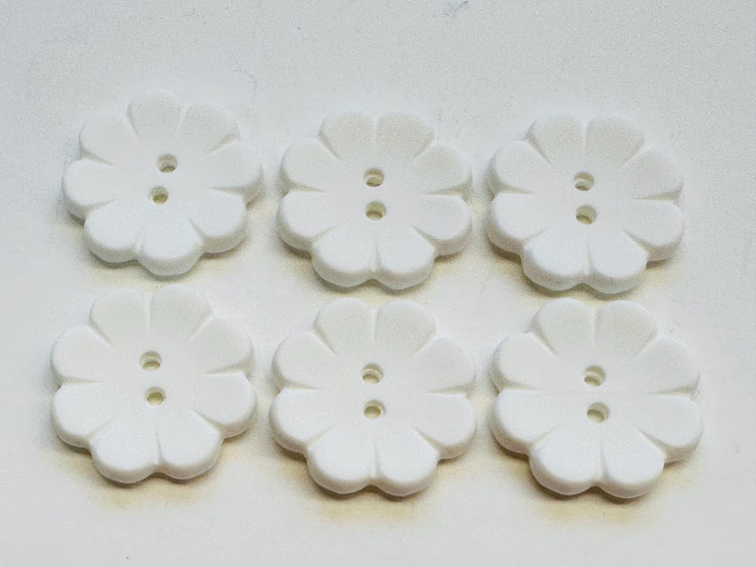 White Flower Buttons 27mm Sew-through Matte Finish a Set of Six - Etsy