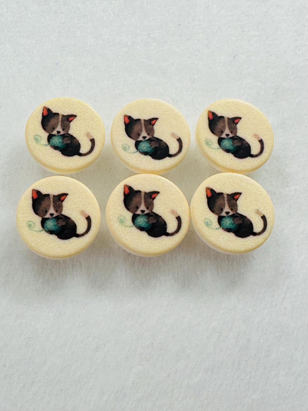 Grey Kitten Buttons 14mm a Set of 6 on a Cream Background - Etsy