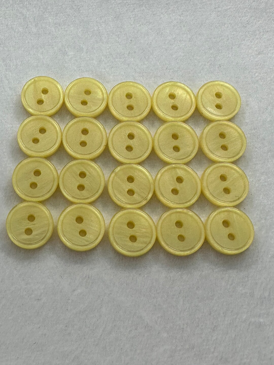 Lemon Buttons 11.5mm a Set of 20 With an Iridescent Finish Sew-through ...