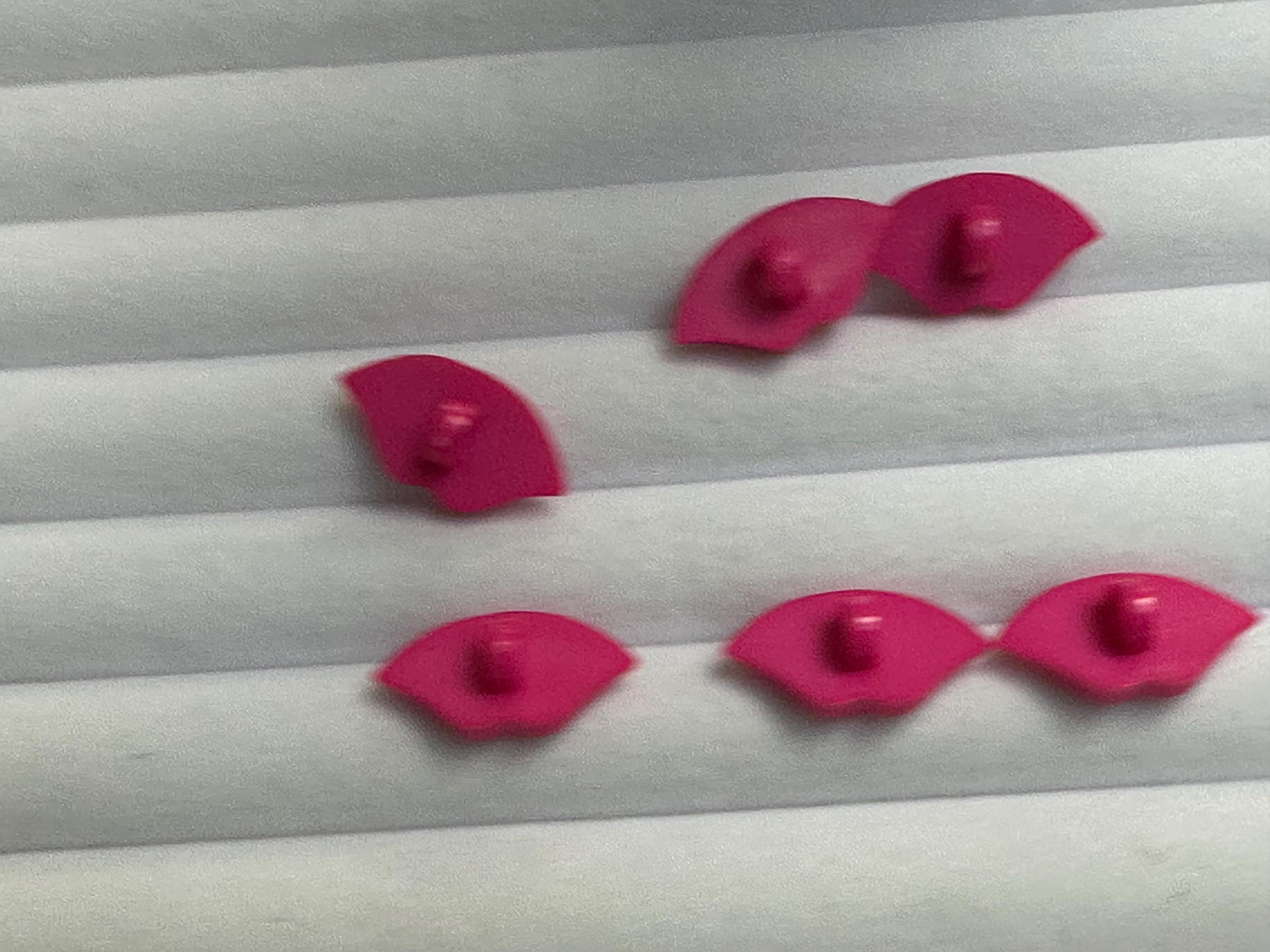 Novelty Lips Buttons 25mm Shocking Pink Glossy Finish Sold as a Set of ...