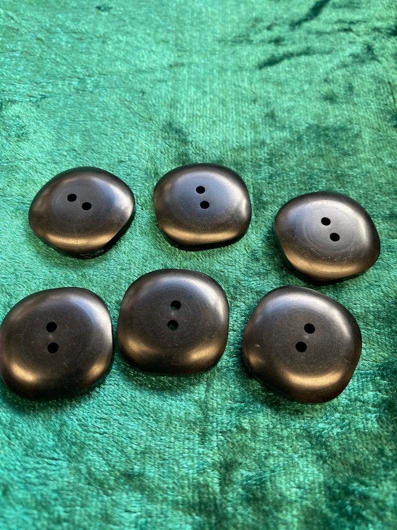 Square buttons in opaque black x 6 Sewing & Fiber Materials etna.com.pe