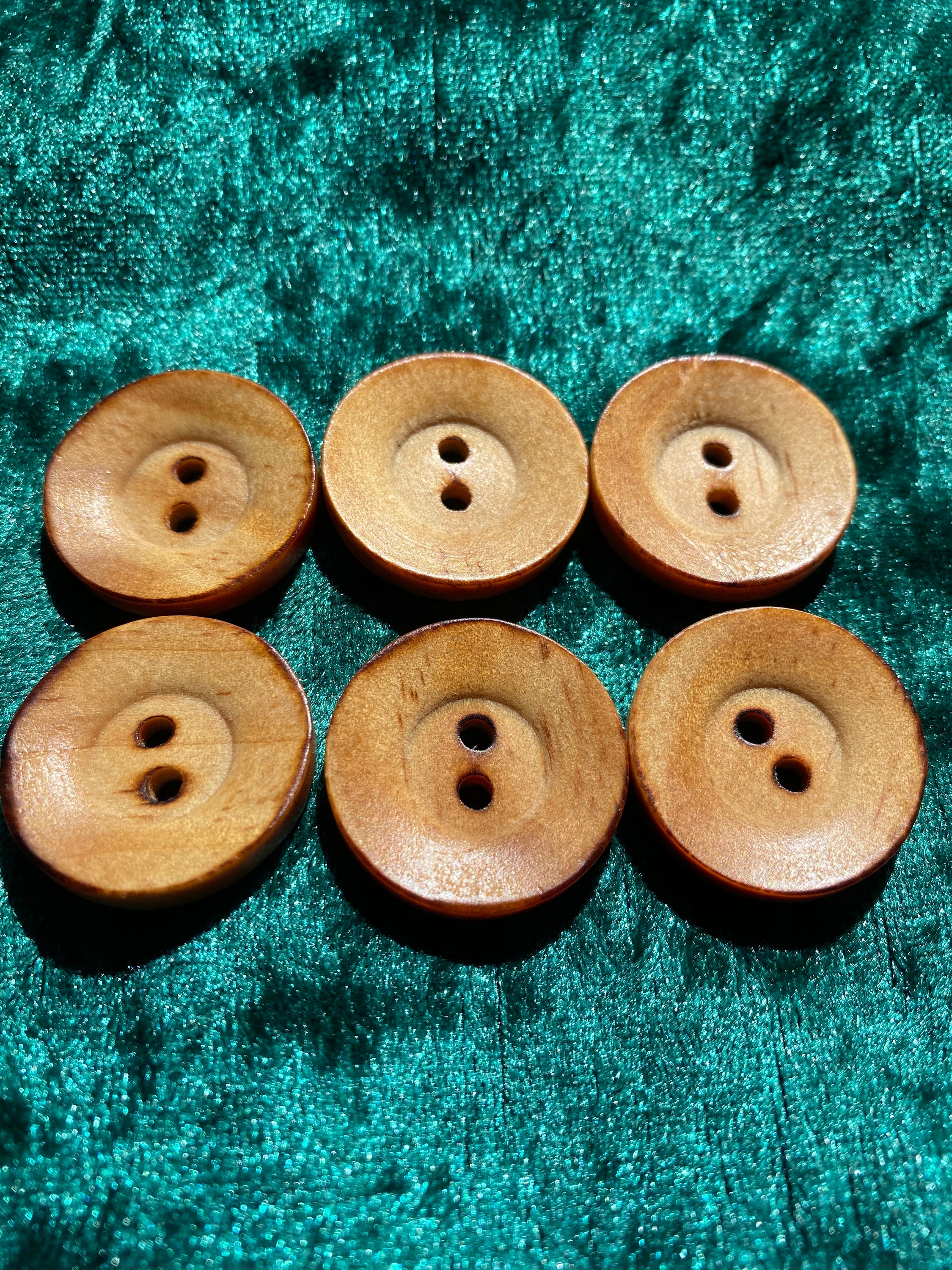 Materials Buttons & Closures Sewing & Fiber Vintage buttons in wood ...