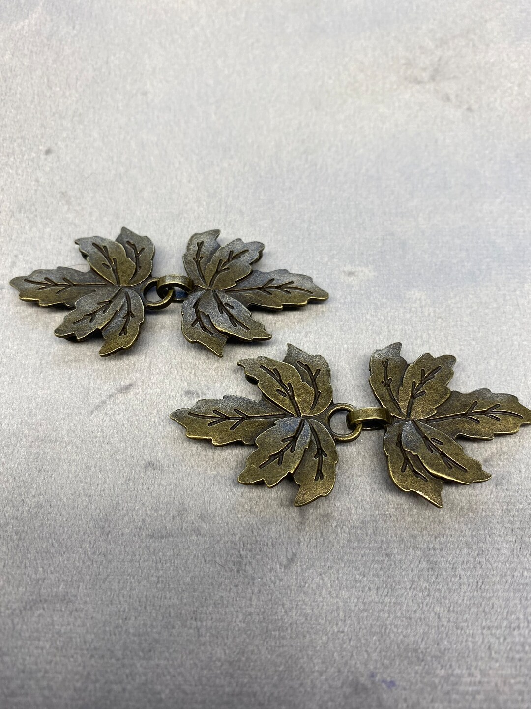Leaf Clasps Aged Gold Tone Metal 3.1 X 6.7cm a Set of 2 - Etsy