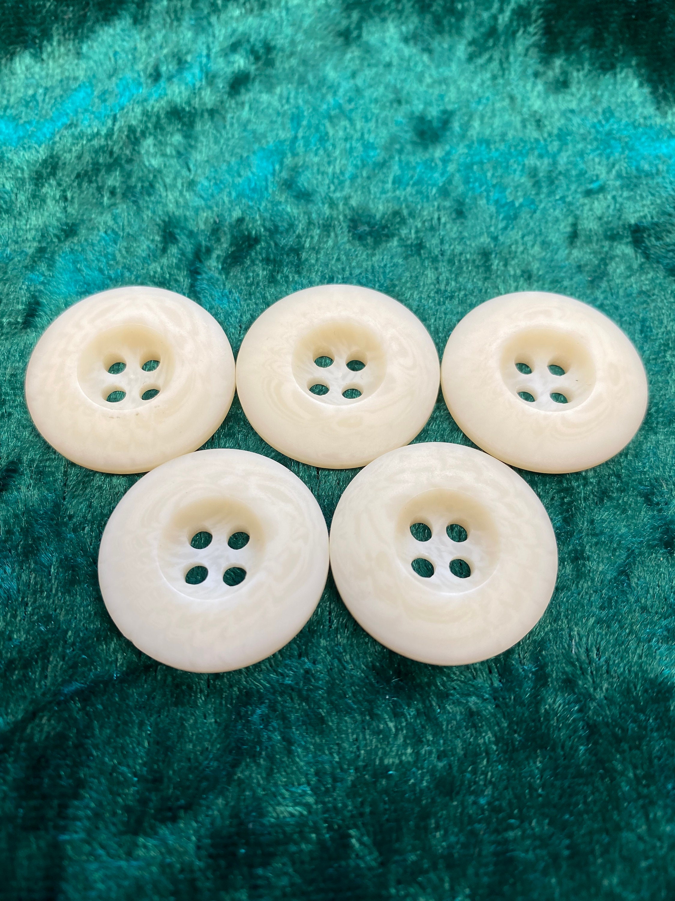 Sewing & Needlecraft Matt buttons cream mingle effect 22mm x 6 Closures ...