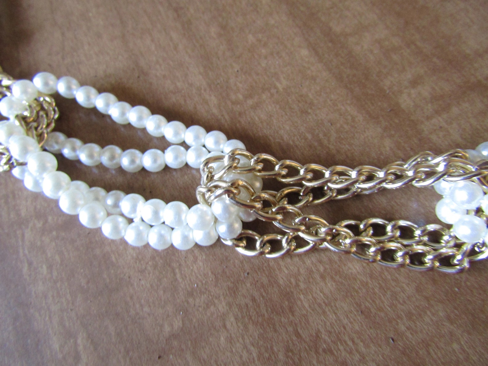Vintage MOD Faux Pearl and Goldtone Chain Link Lightweight Linked ...