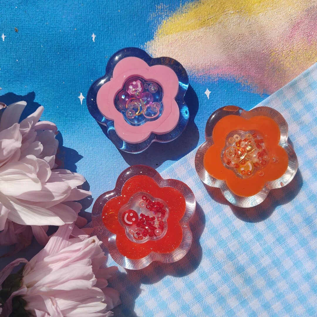 Custom/personalised Flower Shaker Keychains - Etsy