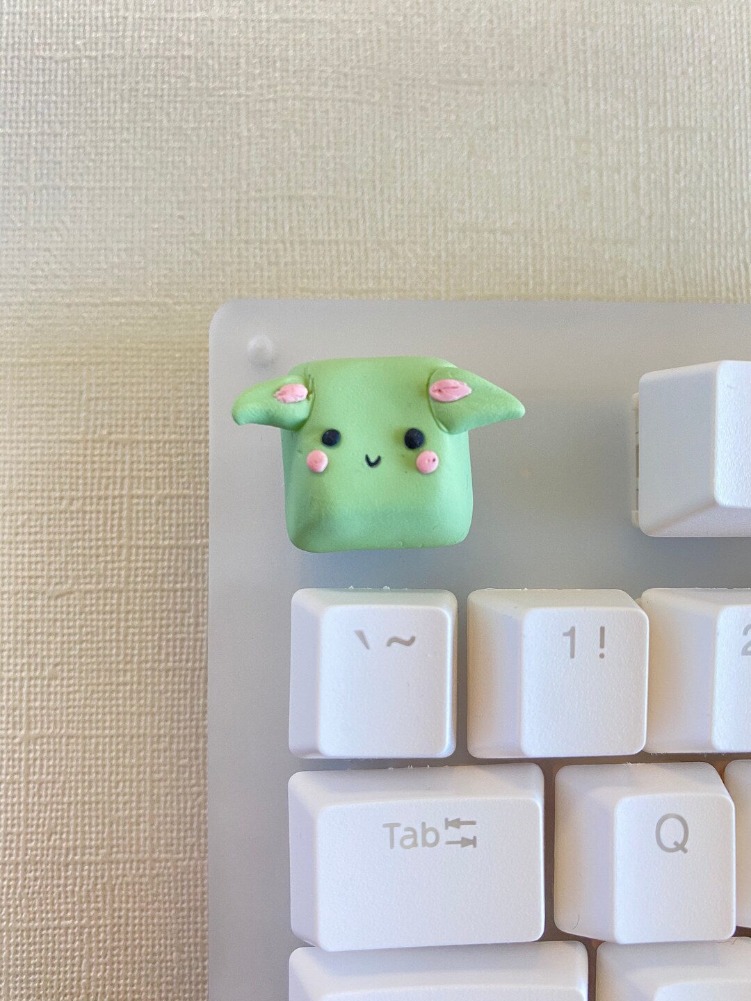 Cute Smol Green Baby Alien Artisan Kawaii Key Cap | Keebs | Cute ...