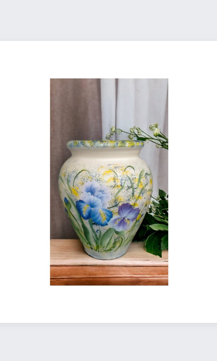 Handmade, Flower Patterned Pottery Vase Lily With One Stroke Technique ...