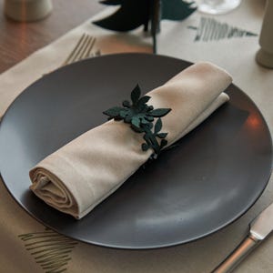 Set of 6 Dark Green Felt Napkin Rings for Christmas Table Setting, Elegant Table Decor, Napkin ...