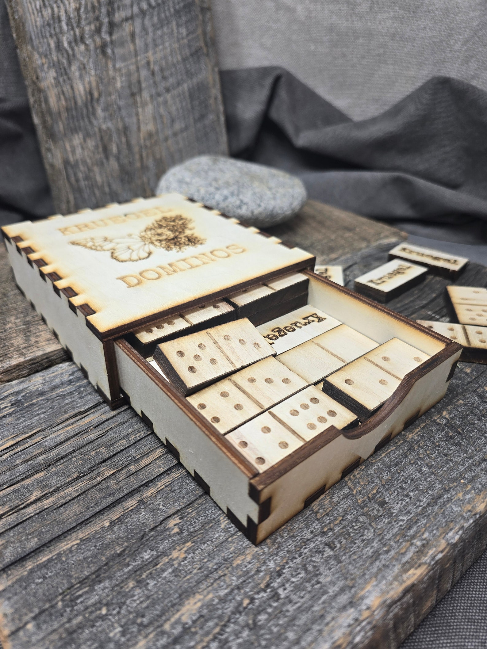 Personalized Domino Set: Engraved Wooden Box, Custom Family Game - Etsy