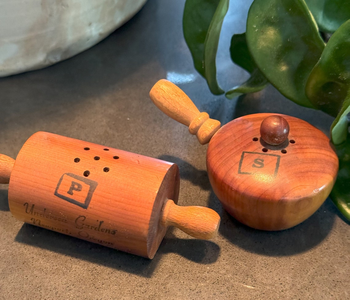 Vintage Souvenir Wooden Rolling Pin & Sauce Pan Salt and Pepper Shakers ...