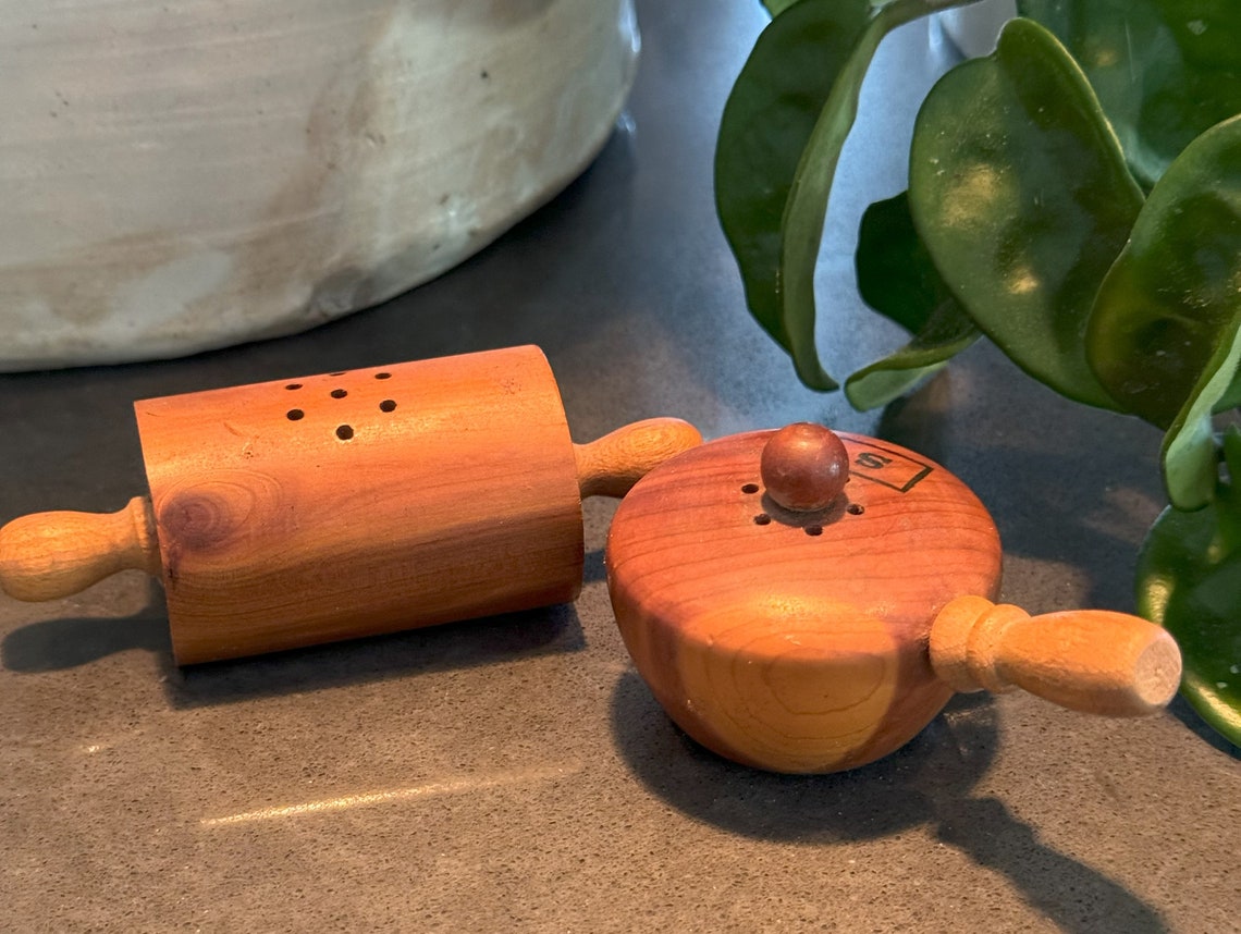 Vintage Souvenir Wooden Rolling Pin & Sauce Pan Salt and Pepper Shakers ...