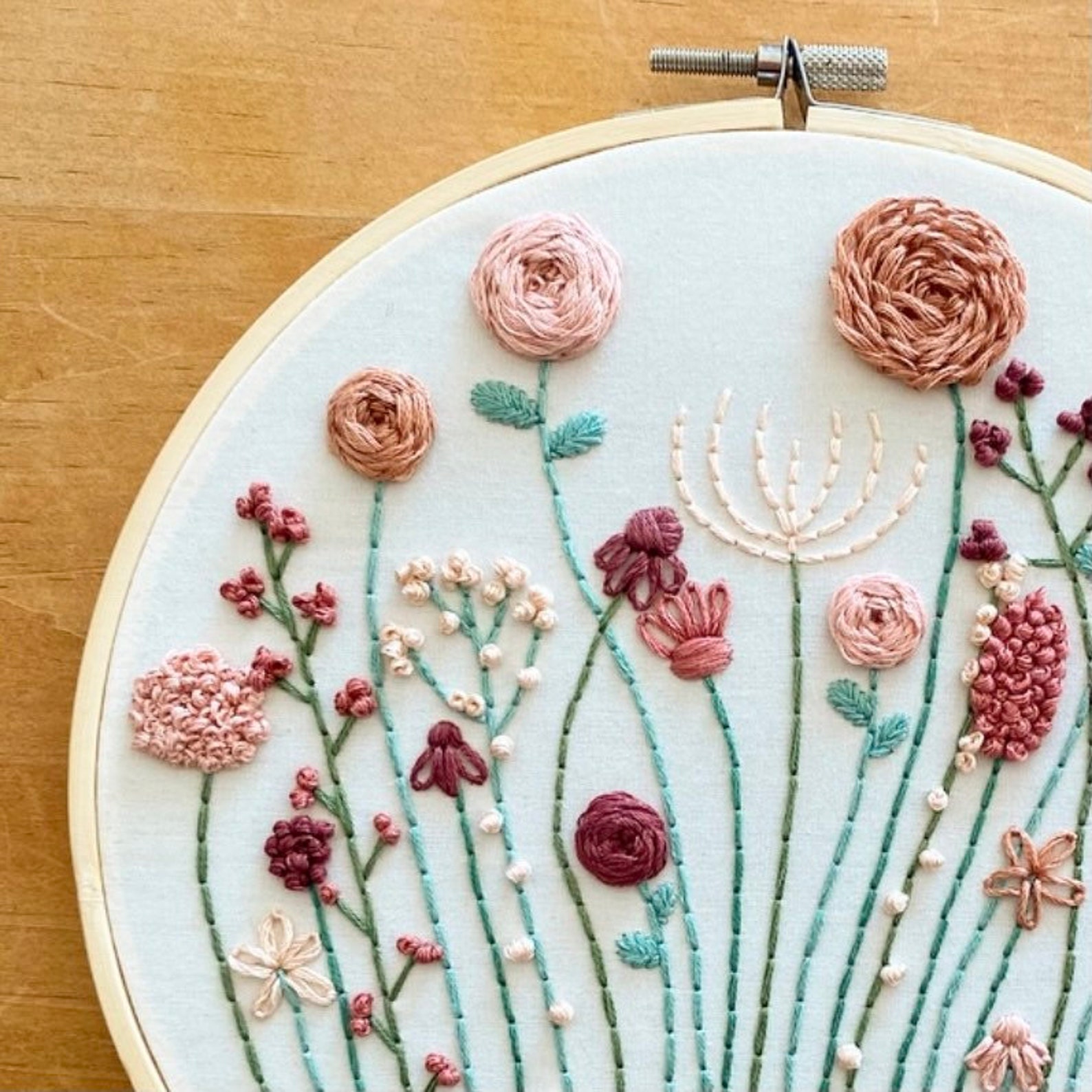 Mellow Meadow Floral Embroidery Pattern Embroidery Hoop - Etsy