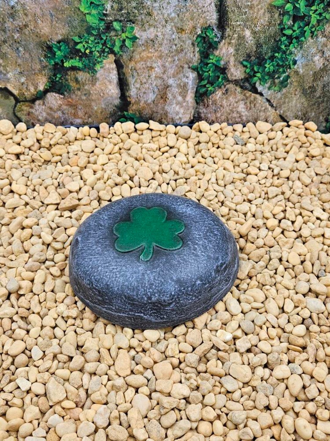 Shamrock Stone Handmade Concrete St. Patrick's Day Statue, Kiss Me I'm ...